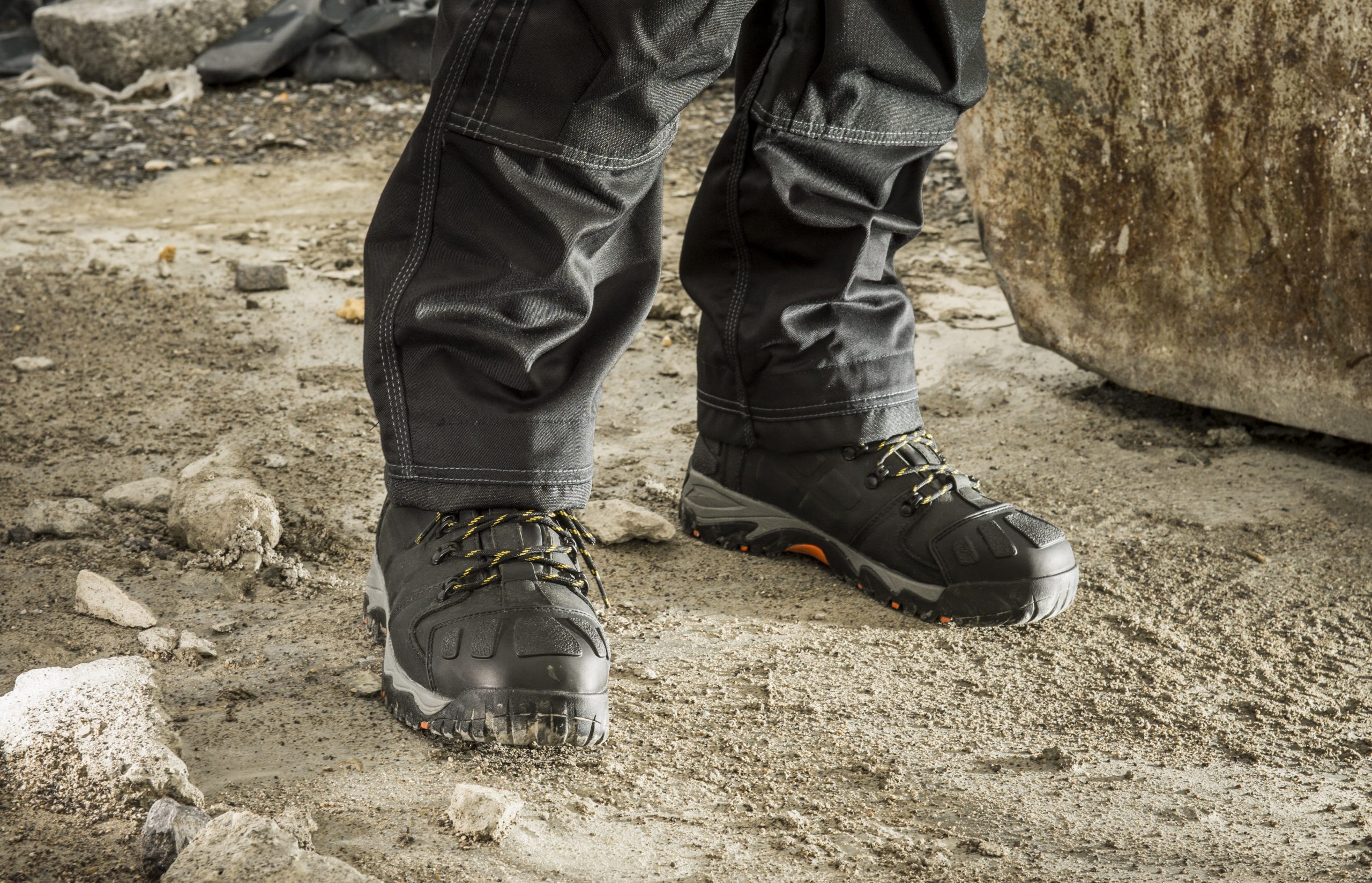 Do you have to wear safety boots at work? | OAKEYS Safety Ltd