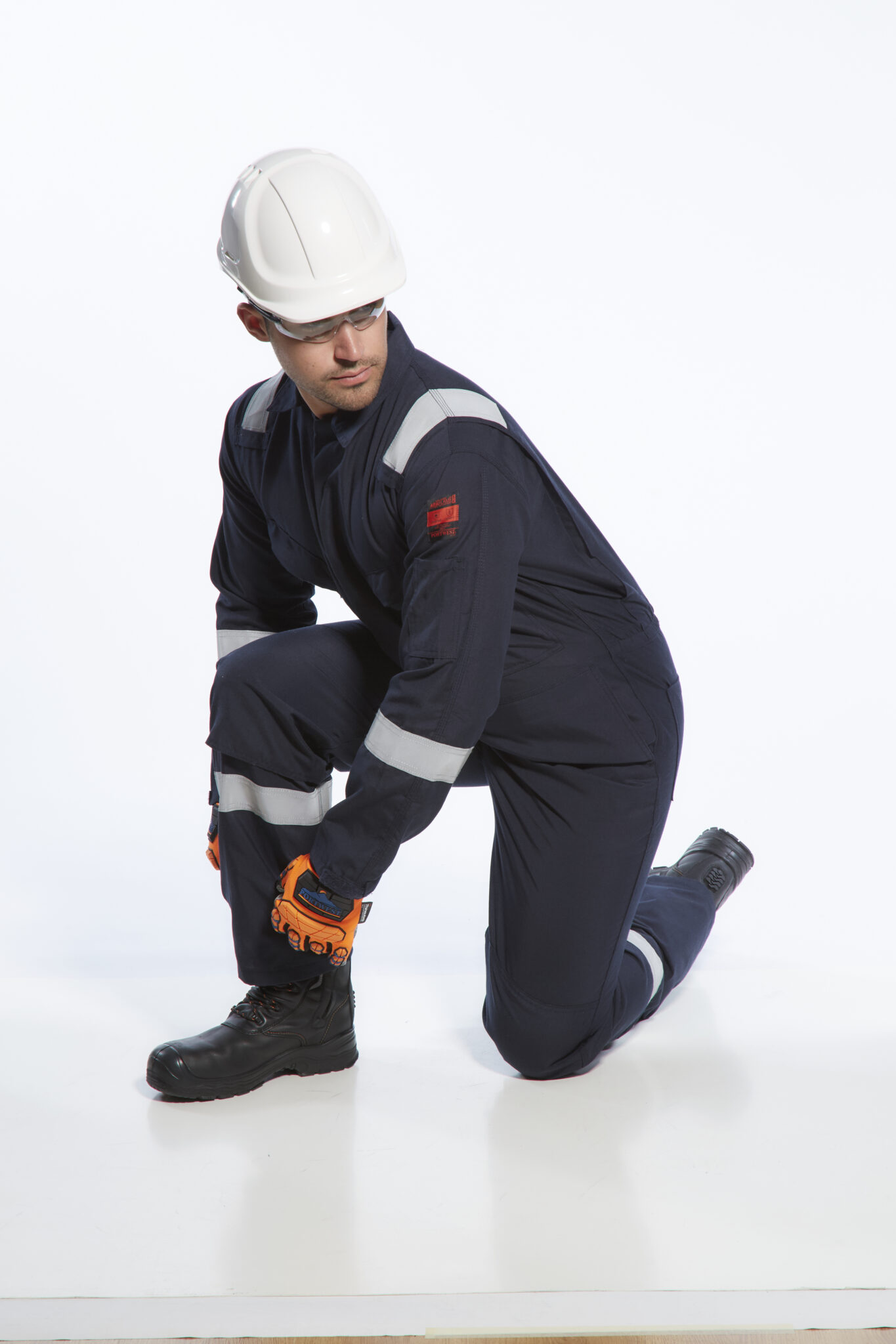 Mechanic Workwear: Ensuring Safety, Comfort, and Efficiency | OAKEYS ...