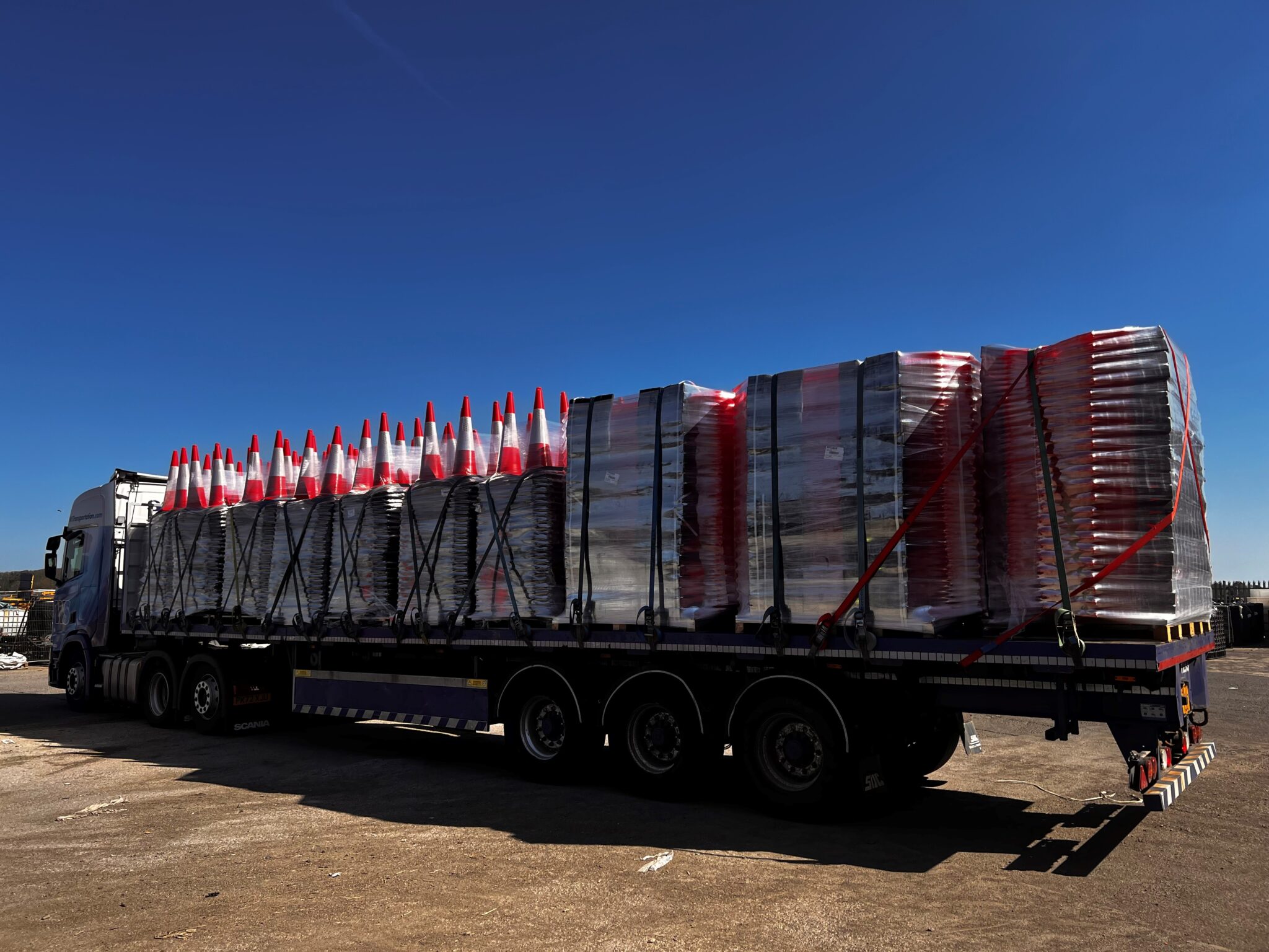 TRAFF TEX 75cm Road Traffic Cone - Pallet/100 units | OAKEYS Safety Ltd